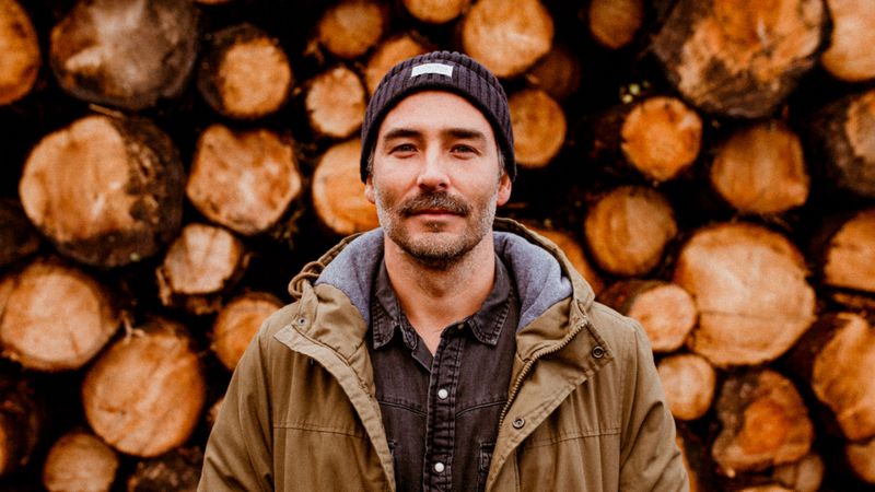 Chema Cavero o lanzarte a coger la tabla de surf - Uppers