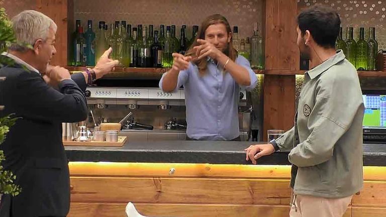 La pasión por viajar de un soltero de ‘First Dates’ saca a la luz el ...