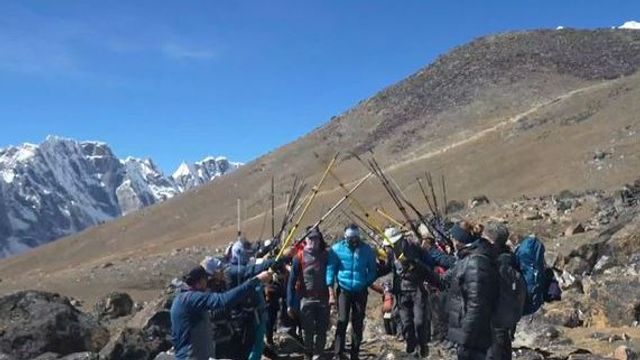 Miguel Ángel Roldán, afectado de ELA, supera el Campo Base del Everest