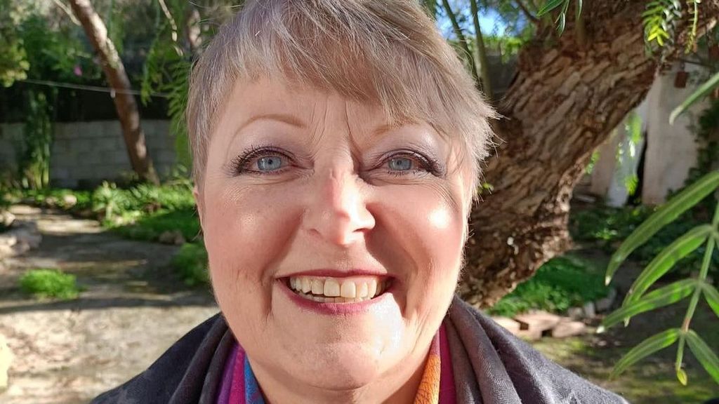 Más allá de la tele: la vida alicantina de Anne Germain junto a su marido