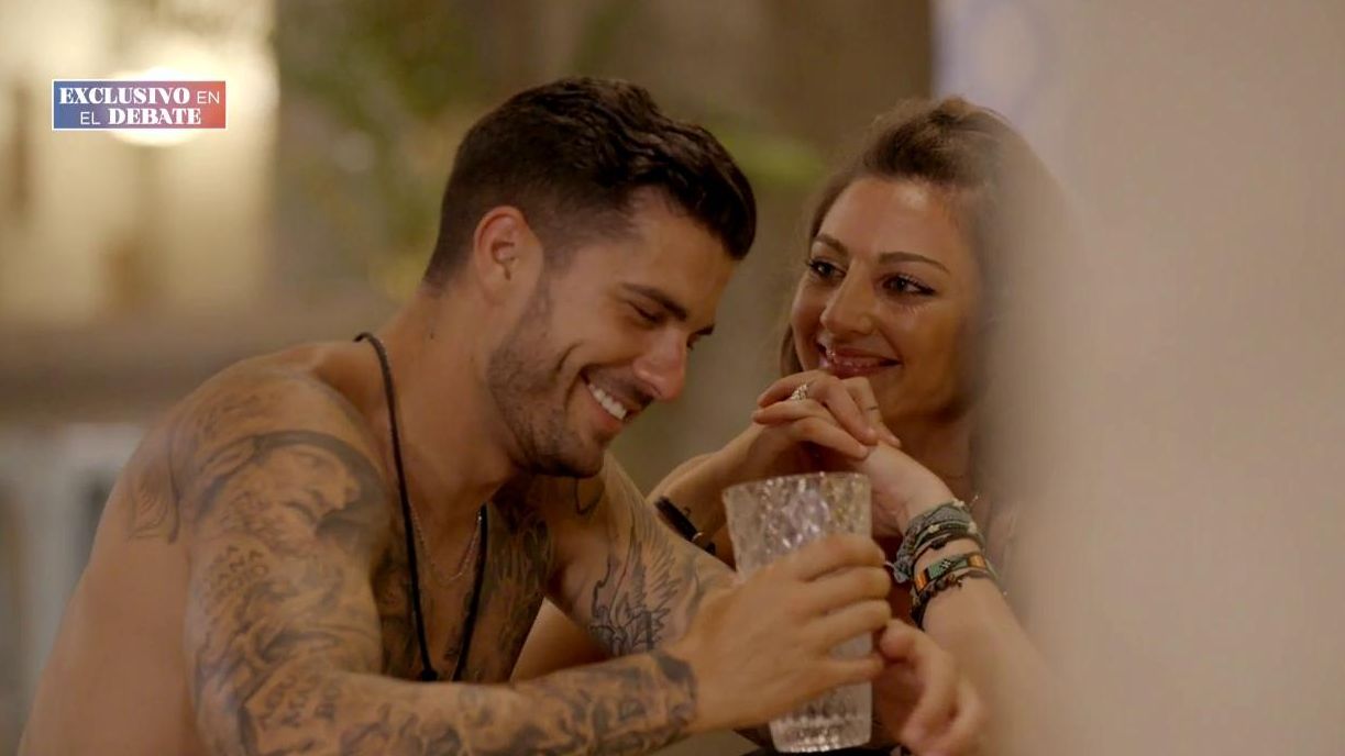 ¡Mario vuelve a caer! Se besa con Carmen tras reconciliarse con Laura en 'La isla de las ...