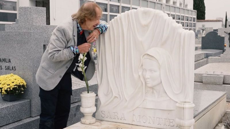 La tumba de Sara Montiel está "abandonada" y "nadie le trae flores ...