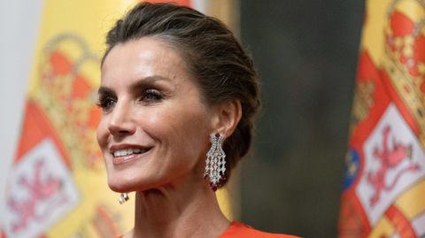 Alonso Guerrero y su novela con una periodista como su ex de la Reina ...