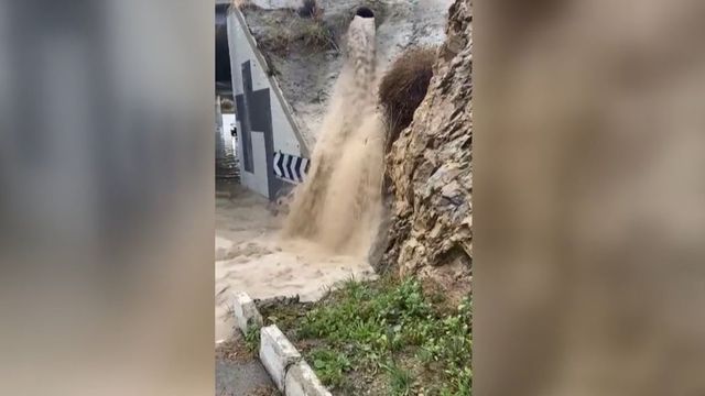 Una tormenta de intensidad torrencial siembra el caos en Valencia