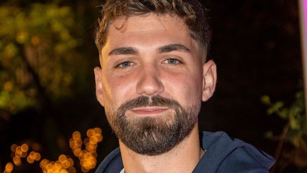 Alejandro Albalá abre su propio estanco en Madrid - Supervivientes