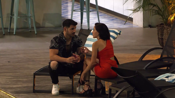 Cristian echa el freno con María de los Ángeles - La isla de las ...