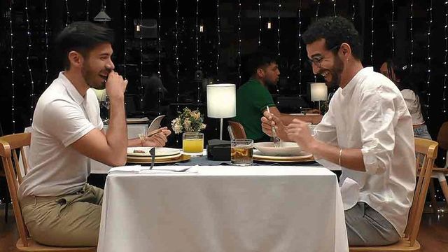 Yuniel sorprende a su cita en ‘First Dates’ con un original beso de ...