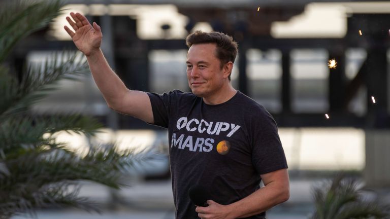 Elon Musk quiere implantar chips en el cerebro humano