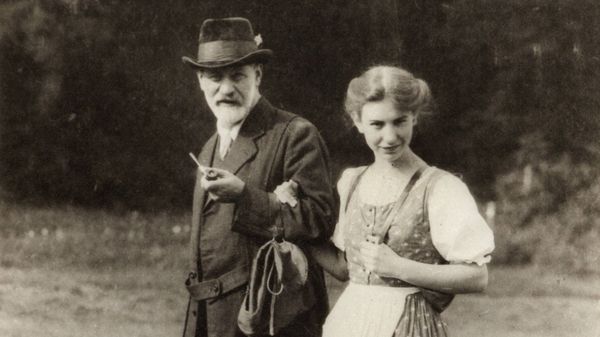 Anna Freud, la frágil solitaria que se convirtió en pionera del psicoanálisis infantil - Uppers