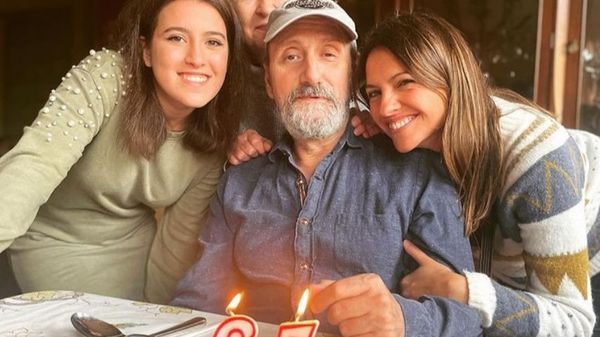 Su tarta por sus 65, el amor de su hija y visitas de amigos: así está ...
