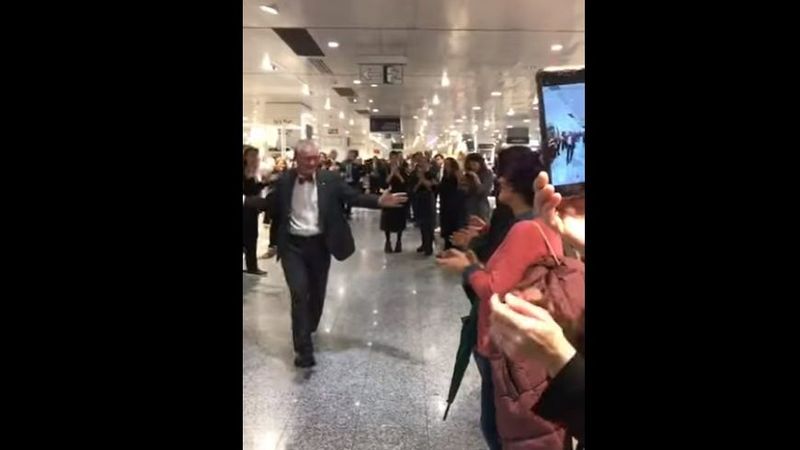 La emotiva jubilación de un hombre tras 48 años trabajando