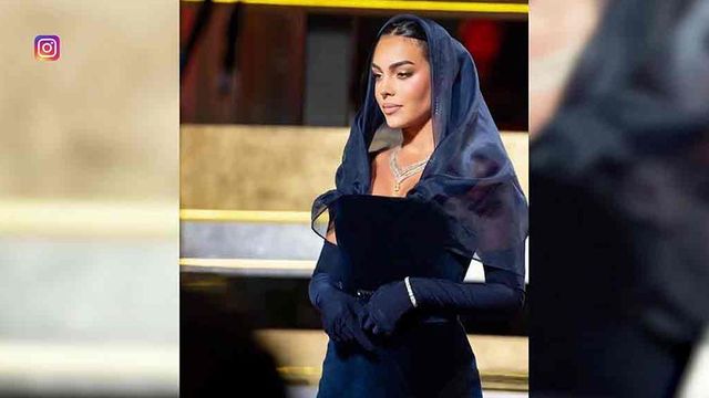 Georgina Rodríguez deslumbra en Arabia Saudí con un diseño en azul noche