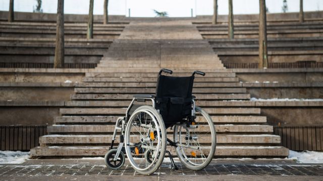 Un joven queda parapléjico tras salvar la vida a dos mujeres