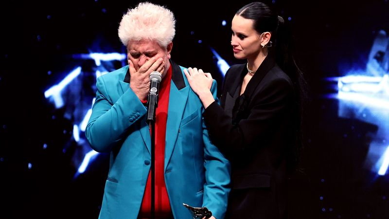 Pedro Almodovar y Fabio McNamara han coincidido en la fiesta de Alaska ...