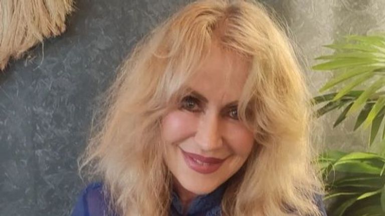 Así es la vida como abuelita todoterreno de Encarni Manfredi, alejada ...