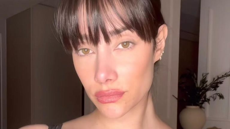 Adara enseña los bikinis que se va a llevar a Supervivientes - Telecinco