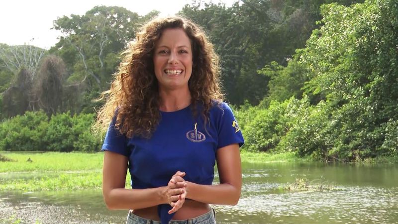 Raquel Arias muestra los bikinis que va a lucir en Supervivientes