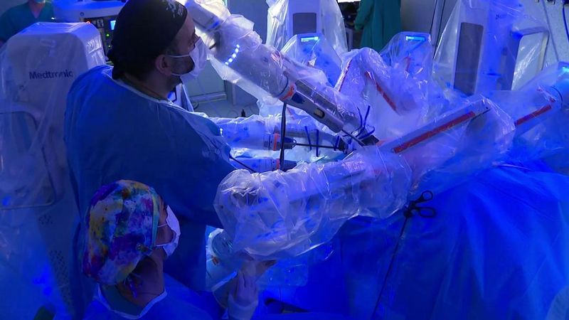 Hugo, el robot que permite operaciones más seguras y precisas