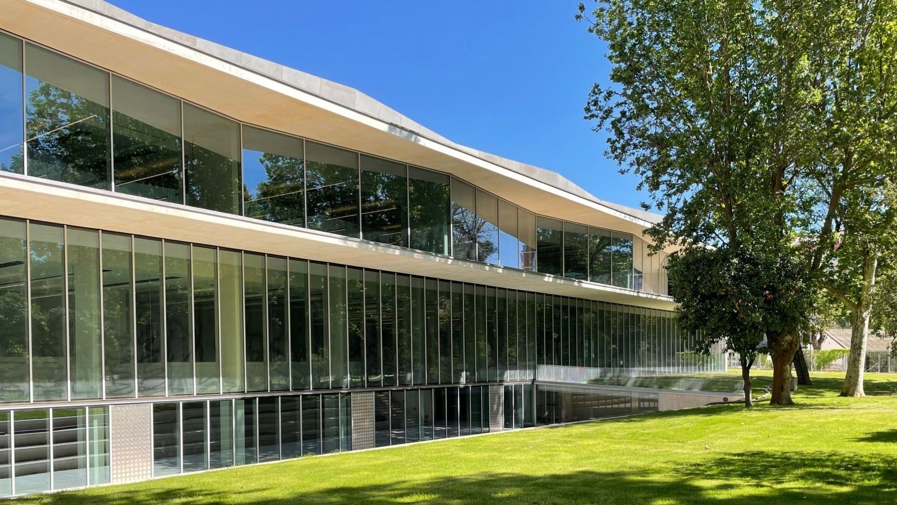 The new State Public Library in Córdoba: 7,200 m² built-in right into a ...