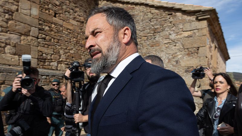 Santiago Abascal y Ramón Tamames: el último adiós a Fernando Sánchez Dragó