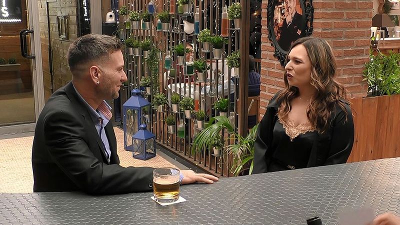 Mila saca la bandera roja a su cita en ‘First Dates’: “Fuma y es ateo ...