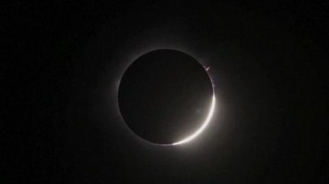 Así se ha visto el espectacular eclipse solar híbrido desde Australia