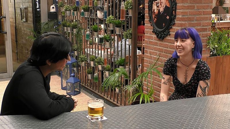 Ethan y Aurora no consiguen superar la timidez durante su cita en ...