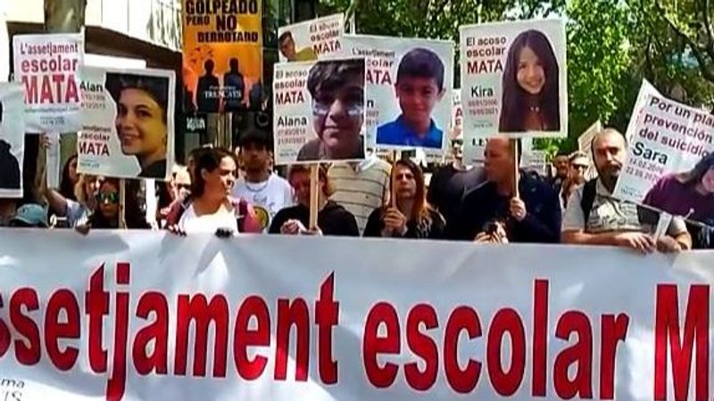 Manifestación contra el bullying en Barcelona: la madre de Alana, en la ...