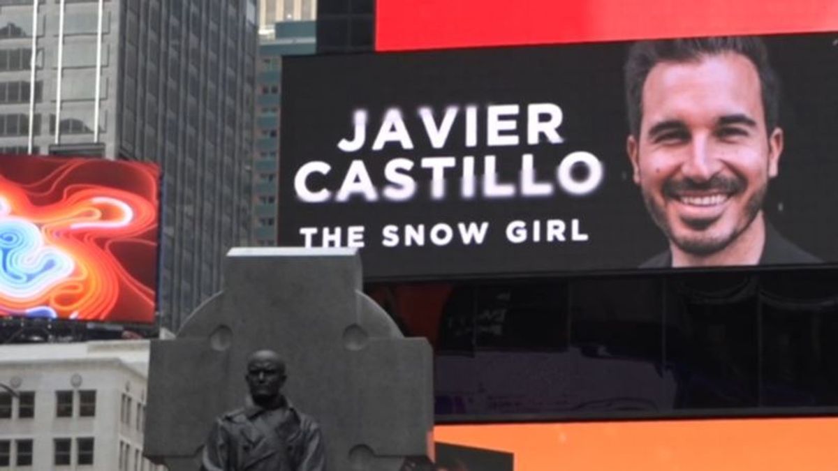 Javier Castillo, primer escritor español en las pantallas de Times Square
