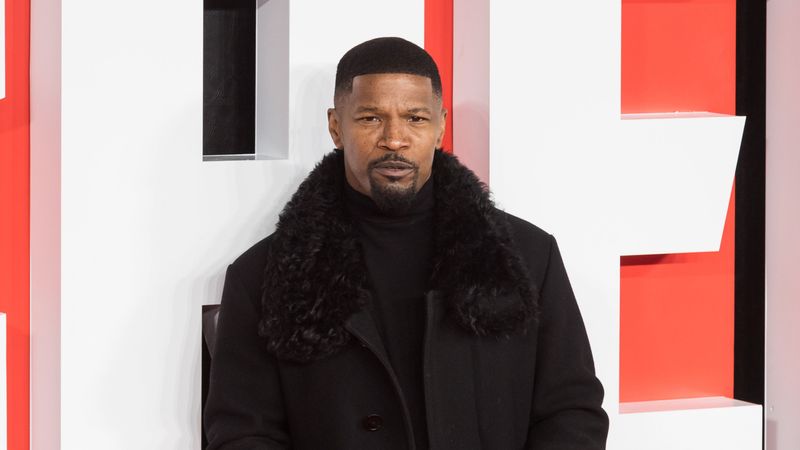 Jamie Foxx abandona el hospital y comienza rehabilitación física en Chicago