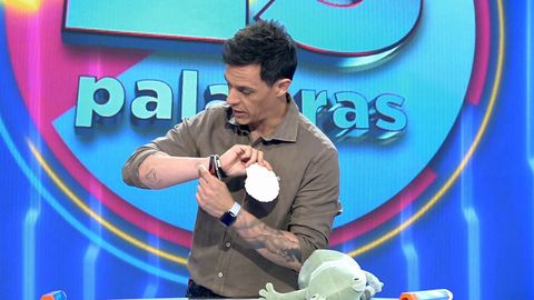Christian Gálvez enseña el tatuaje que tiene por Patricia Pardo - Telecinco