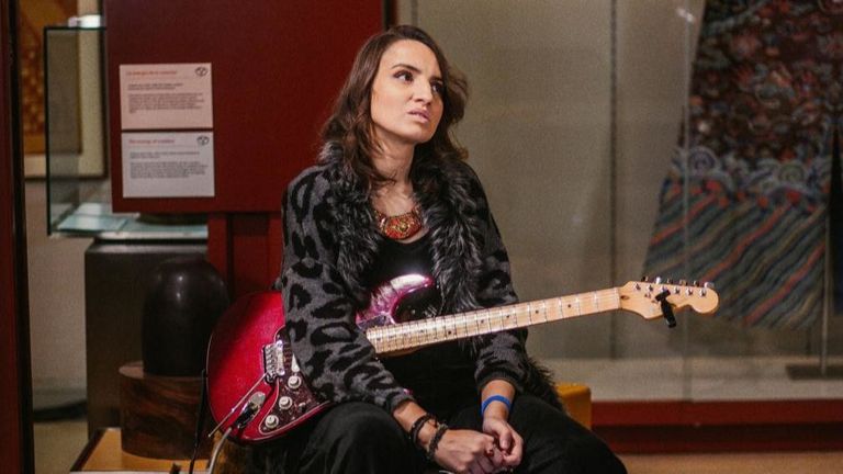 Laura Solla, la guitarrista gallega a la que llamó Coldplay para tocar ...