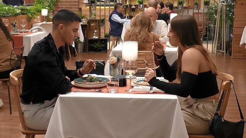 El queso hace peligrar la cita en ‘First Dates’ de un fan de Arnold ...