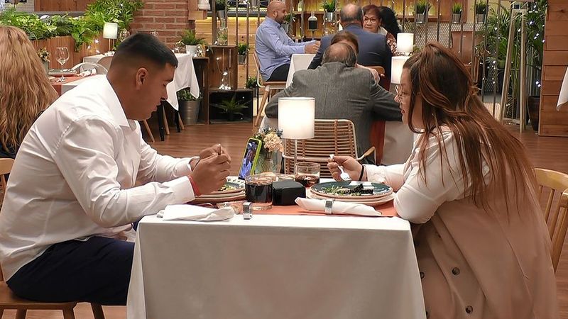 El tiktoker El Patica se queda 'esmayao' con la cena y le dan un bocadillo