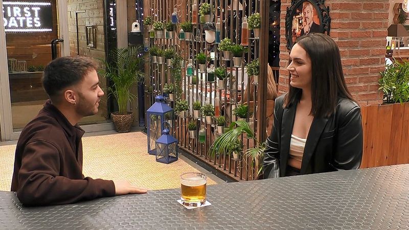 Eva se viene abajo al saber que su cita en ‘First Dates’ tiene familia ...