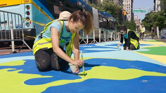 Una gallega en Nueva York: Vanesa Álvarez y el mural de Union Square