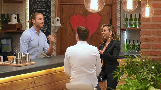 Mayte se parte de risa en ‘First Dates’ con la historia del pilón de su ...