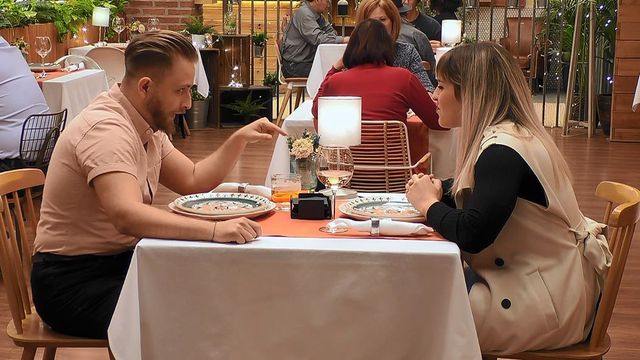 Álex, al ver que su cita en ‘First Dates’ no vuelve: “Me ha dejado ...