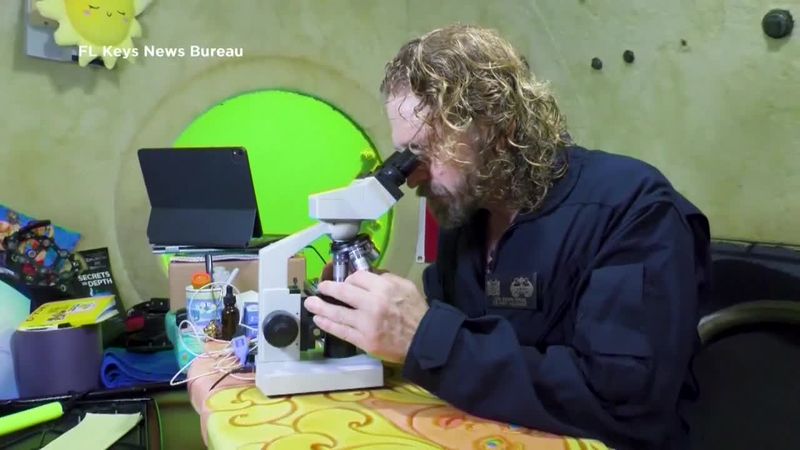 Joseph Dituri vive bajo el fondo del agua para demostrar cómo mejora su ...