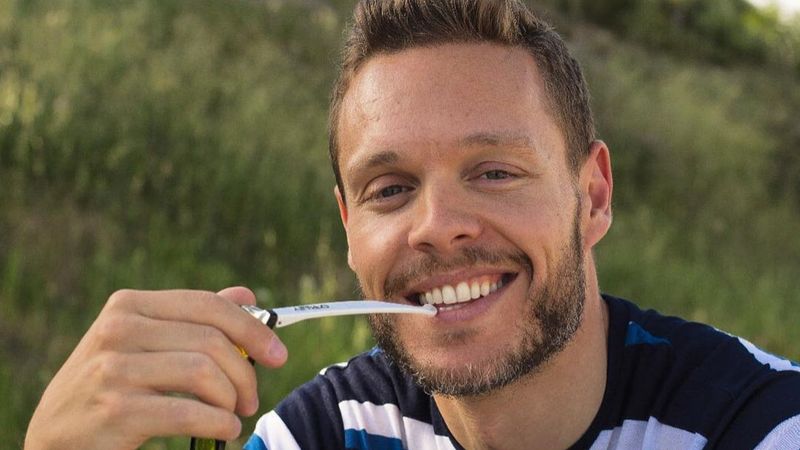 Viajes, deporte y un simpático perrito: la vida extratelevisiva de Jano Mecha - El programa de ...