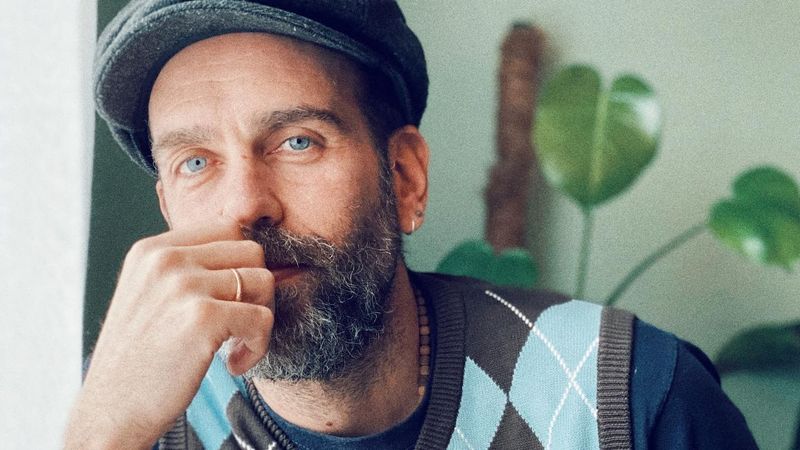 Así es Ciro, el desconocido hermano mayor de Kira Miró - Divinity