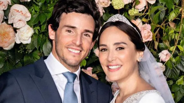 El vestido de novia de Tamara Falcó, al detalle: silueta abrigo y muy ...