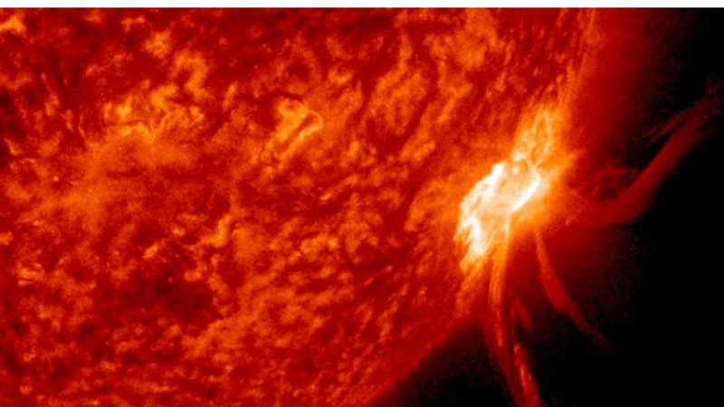 Una erupción solar gigante golpea la Tierra, la Luna y Marte a la vez