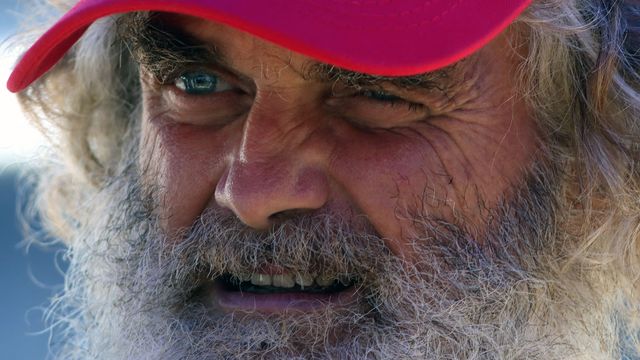 El náufrago que estuvo tres meses a la deriva con su perra: "Yo era un ...