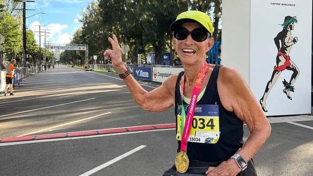 Se convierte en la mujer más longeva del mundo en acabar una maratón a ...