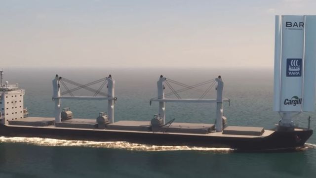 Zarpa primer carguero con velas impulsado por el viento
