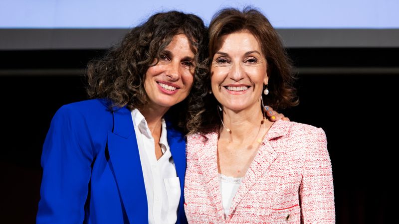 Entrevista a las consultoras Marta Delgado y Mar Madrid sobre su libro ‘La comunicación ...