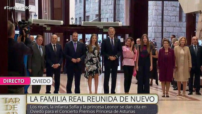 La reina , la princesa Leonor y la infanta Sofía en el concierto de los Premios Princesa de ...