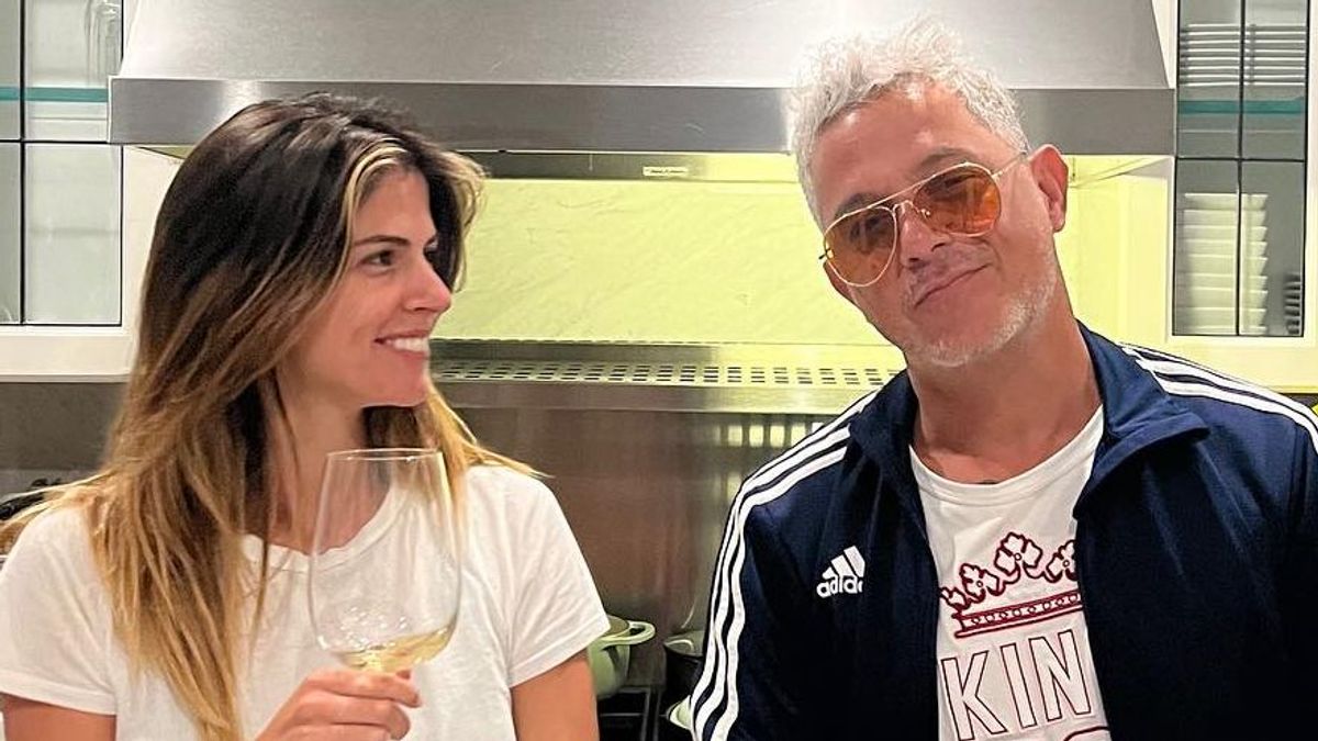 Alejandro Sanz Y Stephanie Cayo Juntos Su Inesperado Posado Casero