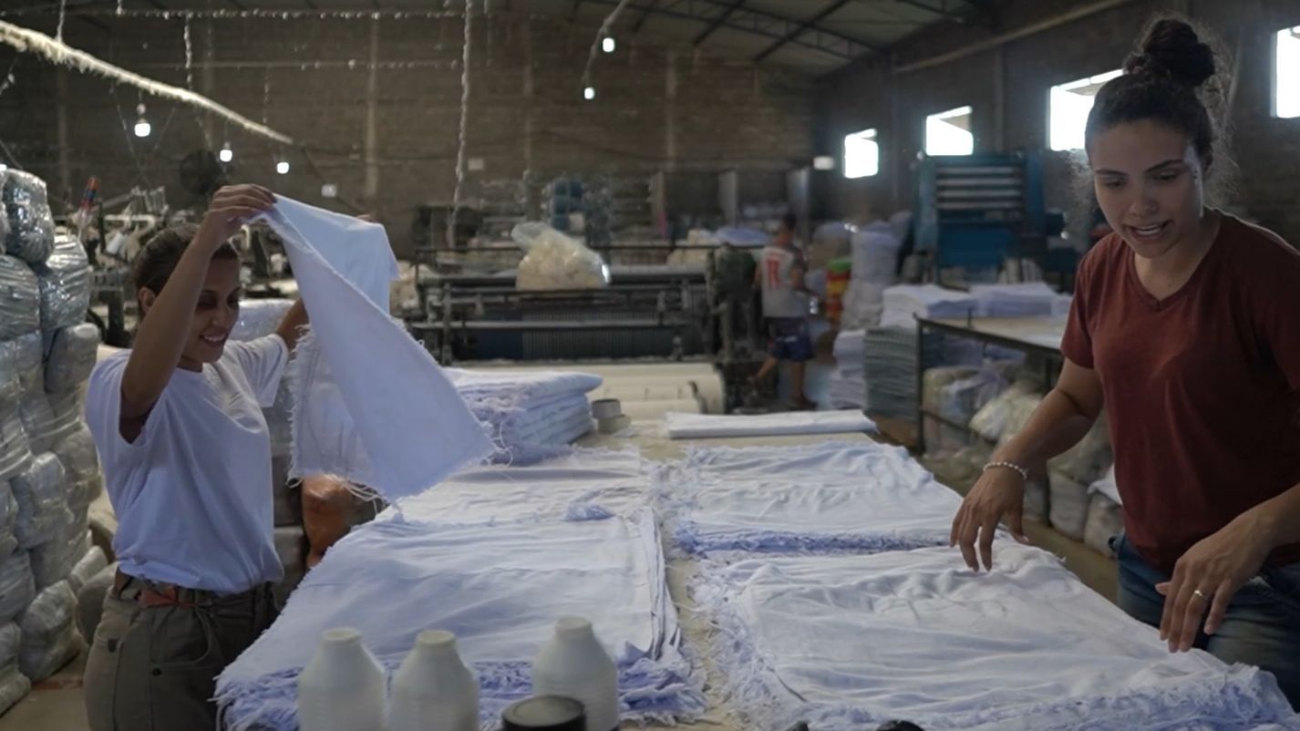 La ropa que envías a reciclar no llega donde crees: la investigación ...